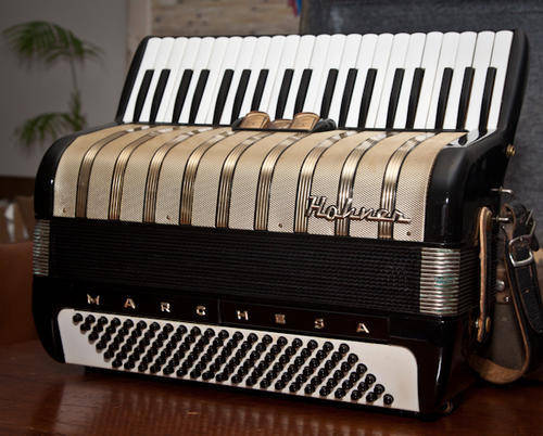 Accordions & Concertinas - Hohner Marchessa 120 Bass Accordion ...
