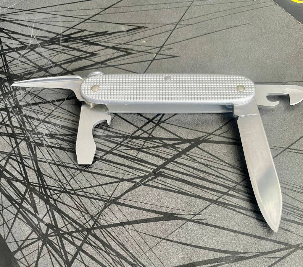 Tools & Knives - Victorinox Nato was sold for R2,650.00 on 26 Nov at 13 ...