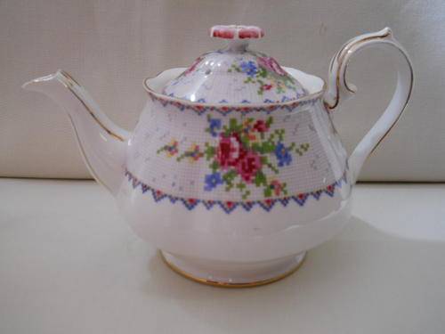 English Porcelain - Royal Albert ''Petit Point'' Teapot - Small was ...