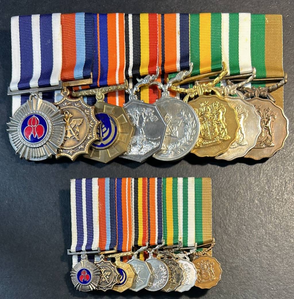 SADF & SANDF - SADF - Full Size plus Miniature Court Mounted 30 Year ...