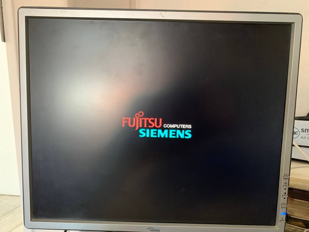 Monitors - FUJITSU SIEMENS SCALEOVIEW T19-2 19` LCD TFT DISPLAY was sold for R170.00 on 19 May ...