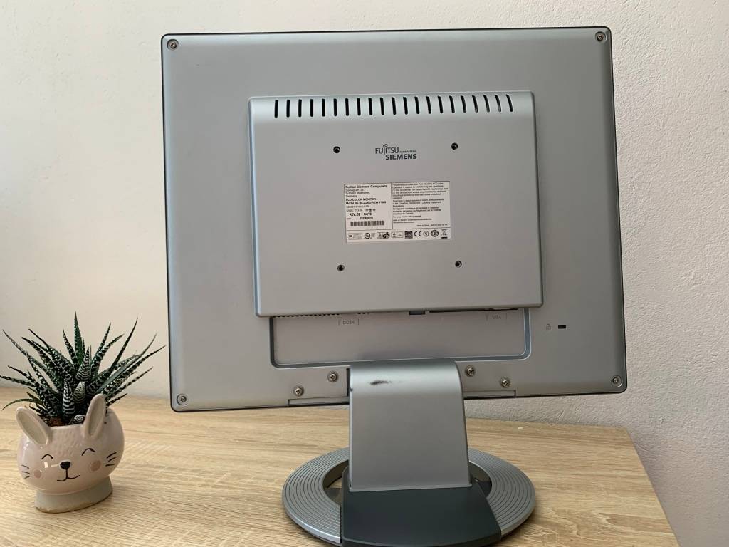 Monitors - FUJITSU SIEMENS SCALEOVIEW T19-2 19` LCD TFT DISPLAY was ...