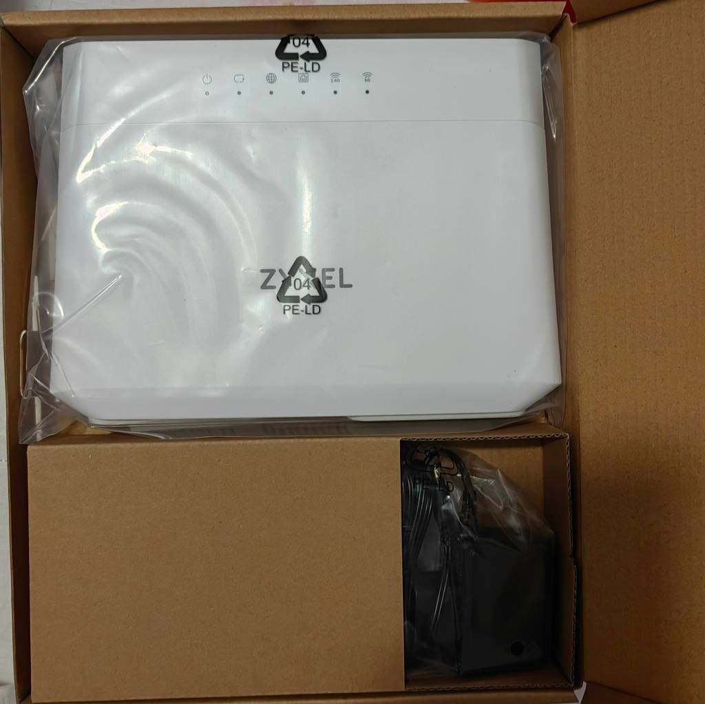 Modems - Zyxel Dual-Band Wireless AC/N Gigabit Ethernet Gateway EMG3525 ...
