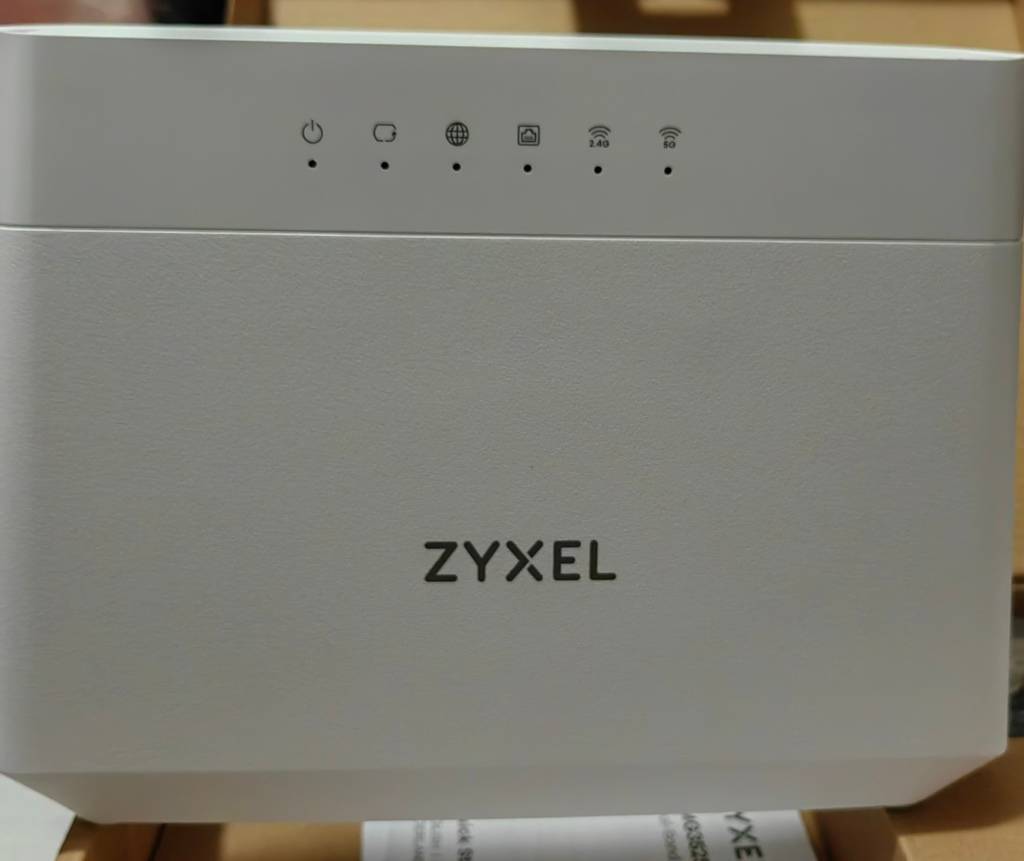 Modems - Zyxel Dual-Band Wireless AC/N Gigabit Ethernet Gateway EMG3525 ...