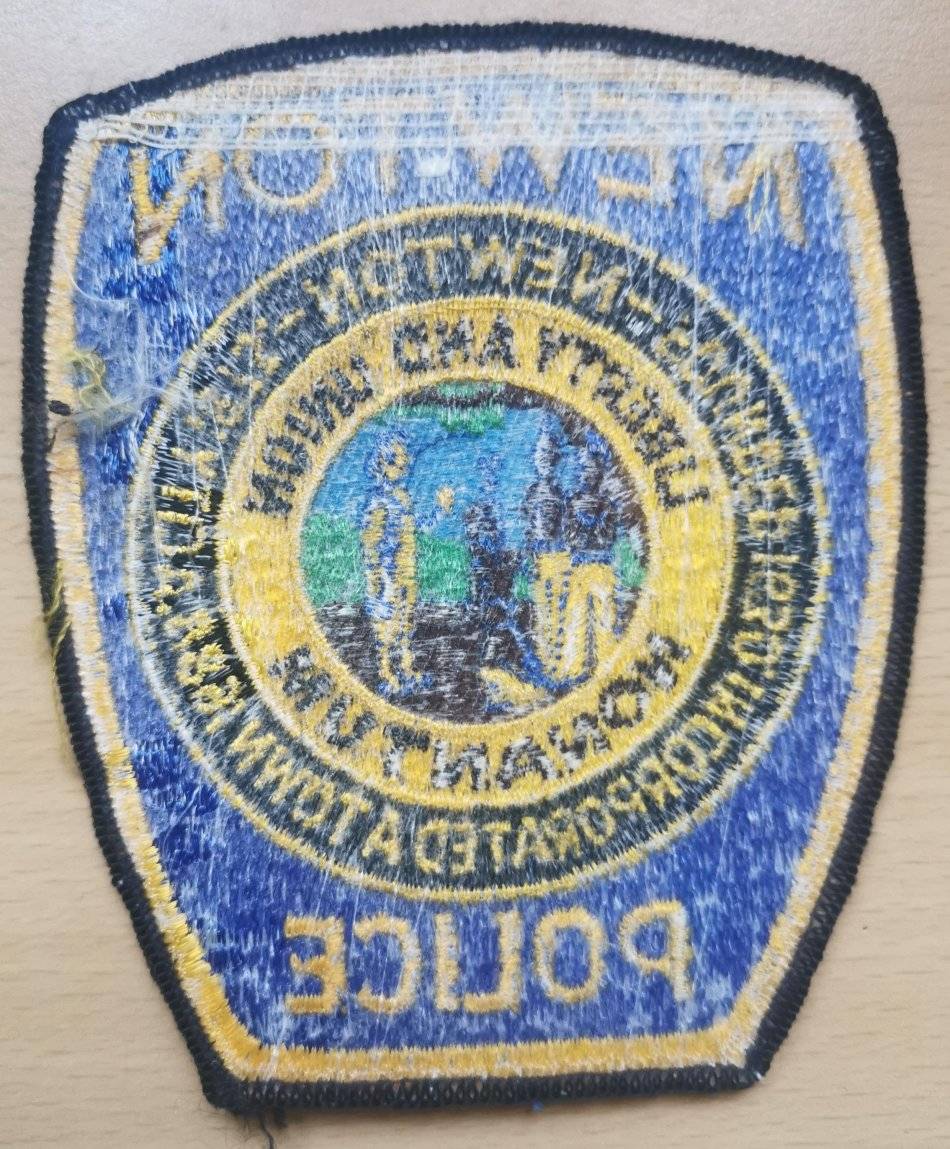 International Badges & Insignia - Vintage embroidered Police shoulder ...