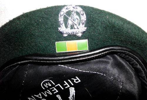 Headgear - SADF / SA ARMY / SA WEERMAG - INFANTRY - BERET WTH BADGE AND ...