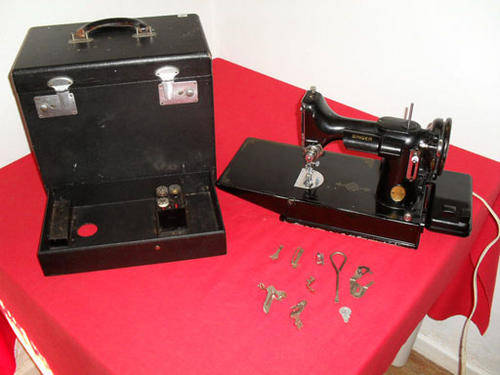 Other Antiques & Collectables - Singer 1945-1952 mini sewing machine ...