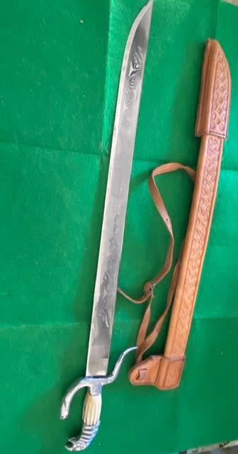 Swords - REPLICA MEXICAN SWORD WITH EAGLE HEAD AND LEATHER SCABORD ...