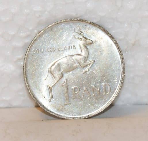 One Rand - 1967 Silver R1 Coin (15.1g) @@@ CCCRRRAAAZZZYYY R1 START was ...
