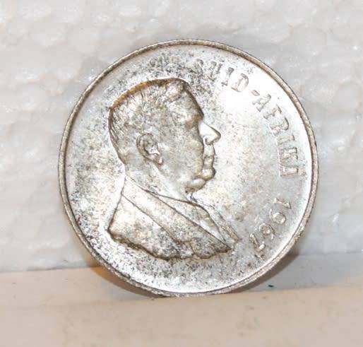 One Rand - 1967 Silver R1 Coin (15.1g) @@@ CCCRRRAAAZZZYYY R1 START was ...