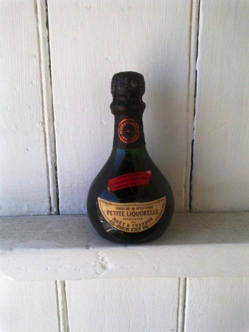 Wine - MOET & CHANDON - PETITE LIQUORELLE - SOLD AS COLLECTABLE ITEM ...