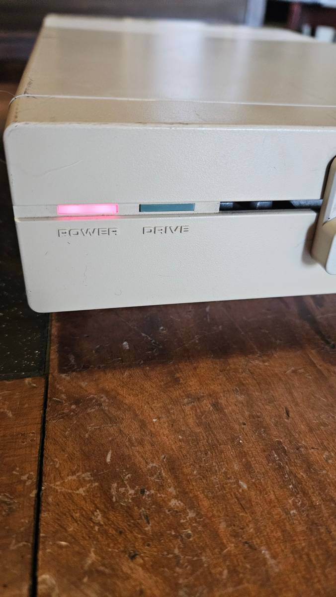 Vintage - Commodore 1571 FDD was sold for 901.00 on 12 Jun at 22:00 by ...