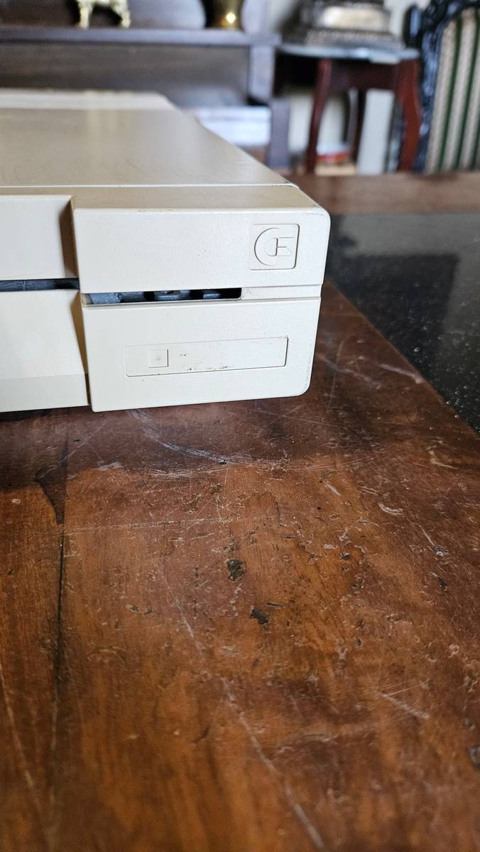 Vintage - Commodore 1571 FDD was sold for 901.00 on 12 Jun at 22:00 by ...