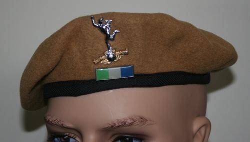 Headgear - SADF-- ARMY SIGNAL CORPS BERET WITH BADGE AND AFFILIATION ...