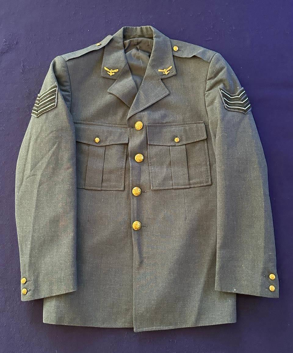 Uniforms - SAAF Airforce Tunic Complete with Rank of Sergeant ...