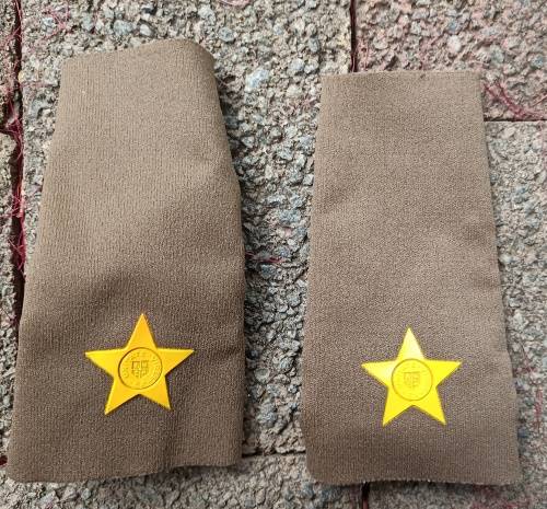 Headgear - Old SADF 2nd Lt Tupper rank sleeves from the late 1960`s was ...