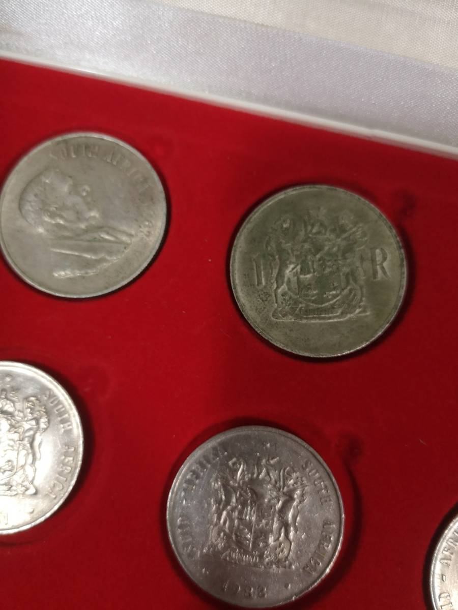 One Rand - MASSIVE COLLECTION OF VINTAGE R1 COINS IN A MAGNIFICENT ...