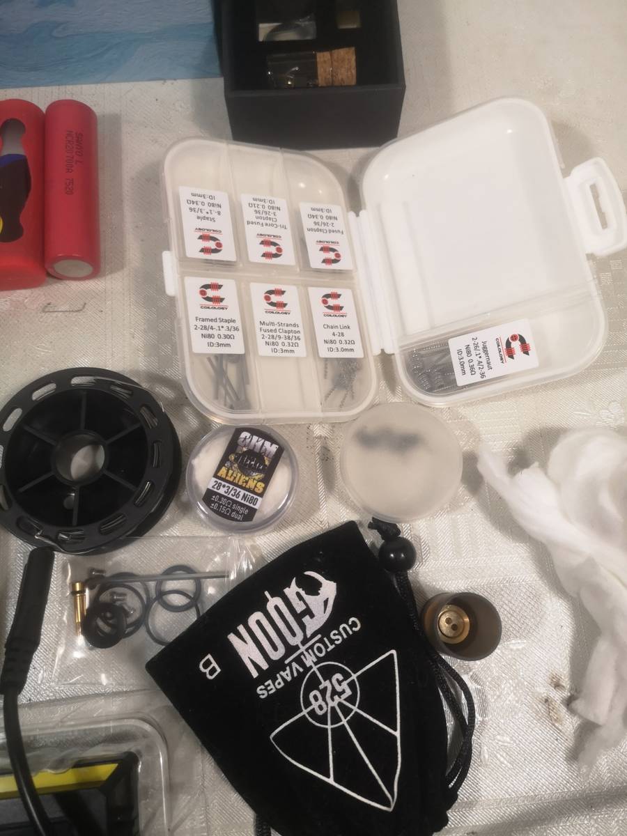 E-Cigarettes - MASSIVE VAPE BUNDLE, VAPES, TOOLS, CHARGERS, BATTERIES ...