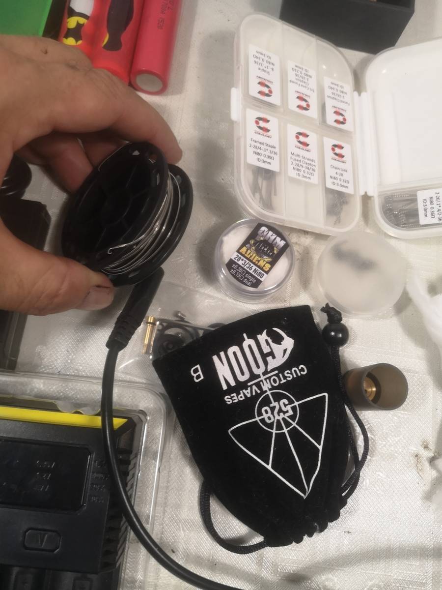 E-Cigarettes - MASSIVE VAPE BUNDLE, VAPES, TOOLS, CHARGERS, BATTERIES ...