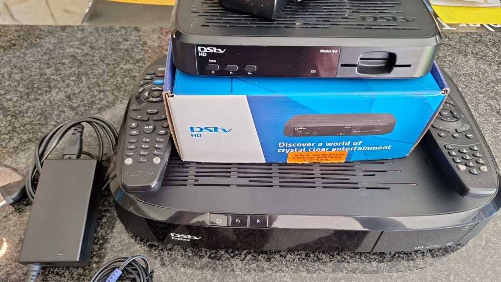 DSTV Decoders - DSTV decoders Explora and Xtra View. 2 for less than ...