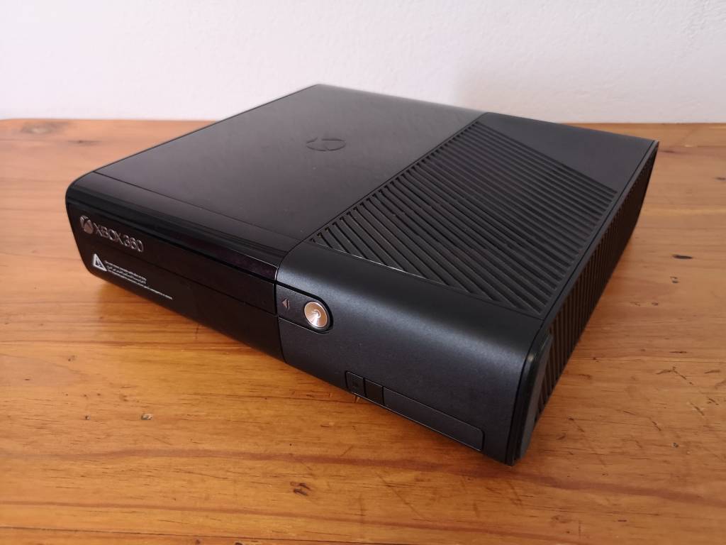 Xbox - Xbox 360 E console plus games was sold for 1,580.00 on 19 Jun at ...