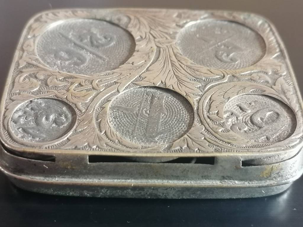 Coin Holders & Pockets - RARE ANTIQUE - PATTERNED SPRING LOADED COIN ...
