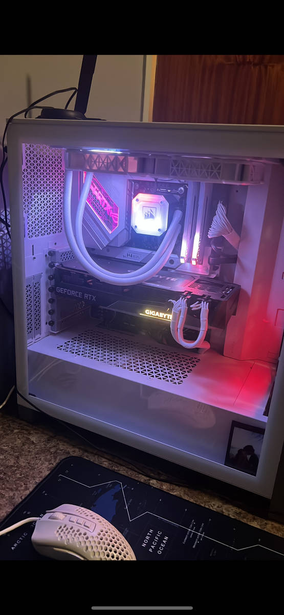 Cases & Towers - White Gaming PC for sale in Louis Trichardt (ID:605206284)