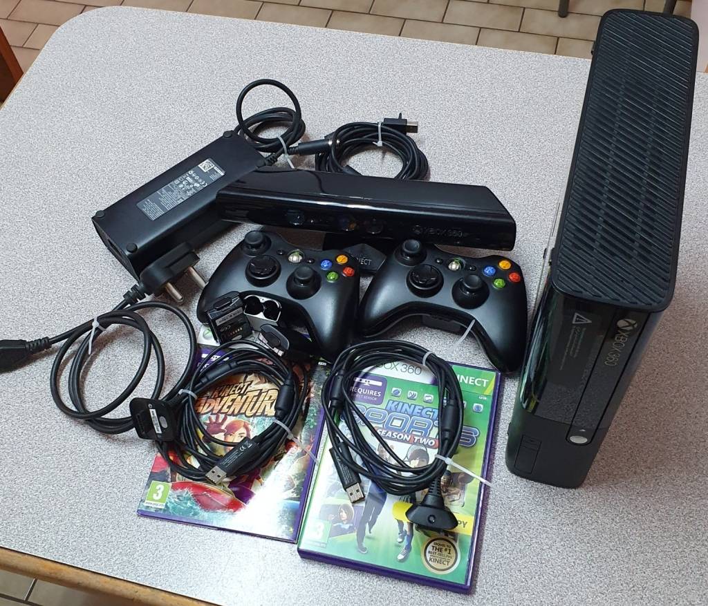 Xbox - Xbox 360 E 4GB with Kinect and 2 Controllers was sold for R1,250 ...