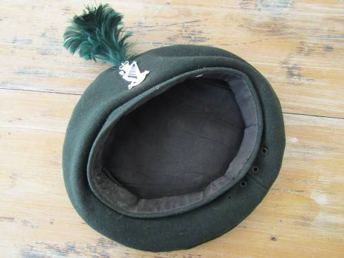 Headgear - Original vintage Irish Guards Beret with badge, excellent ...