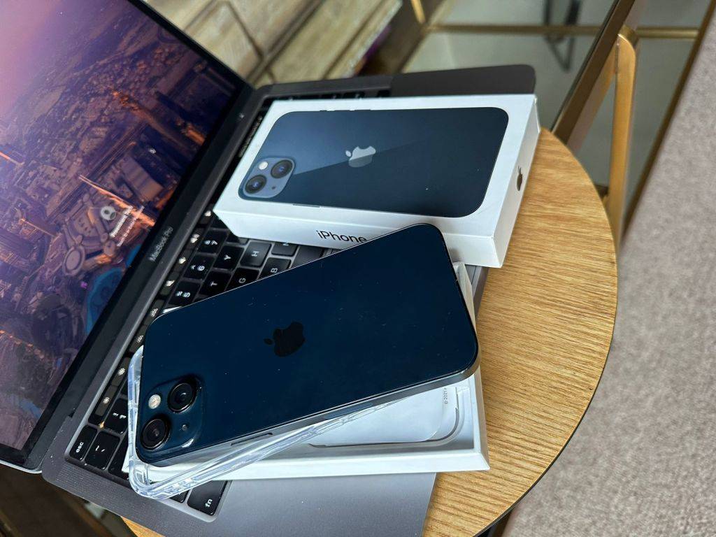 Apple - iPhone 13 , Midnight (128GB) Excellent Pre-owned Condition ...