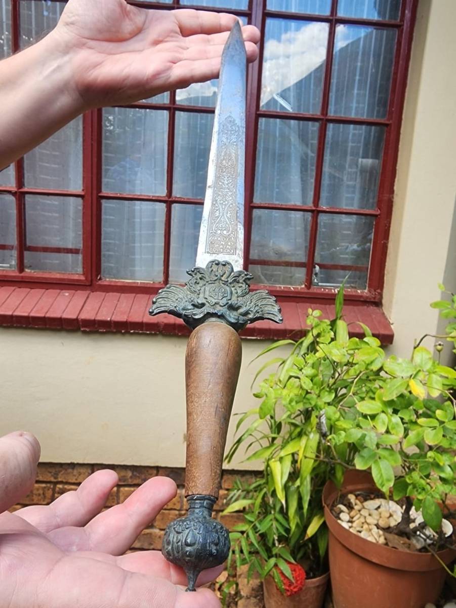 Knives & Daggers - Vintage Engraved Spanish Toledo Main-Gauche Type ...