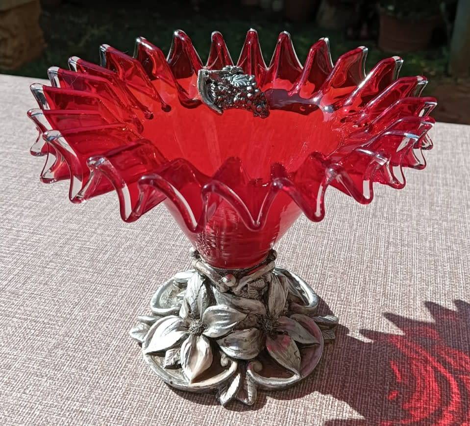 Vases - Ruffled Rim Red and Clear Art Glass Vase on Silver Resin Flower ...