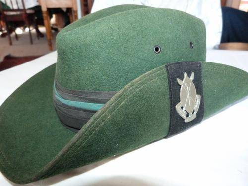 Headgear - Rhodesian Africa Rifles - slouch hat and badge was sold for ...
