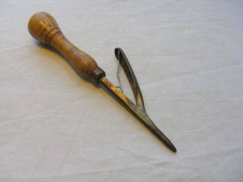 Tools - VINTAGE MADE IN ENGLAND BROWN'S RAG RUG MAKING TOOL WITH WOODEN ...