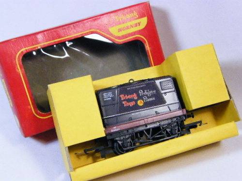 Rolling Stock - Vintage Tri-Ang Hornby R.561 Tri-Ang container wagon in ...