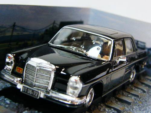 Models - James Bond 007 Mercedes Benz 250SE model car from movie ...