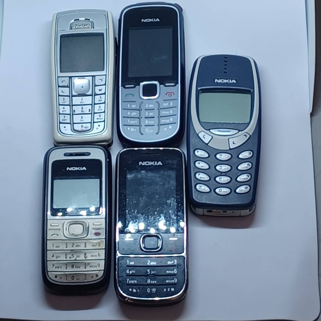 Nokia - Old Nokia cellphone bundle // not tested // read description ...