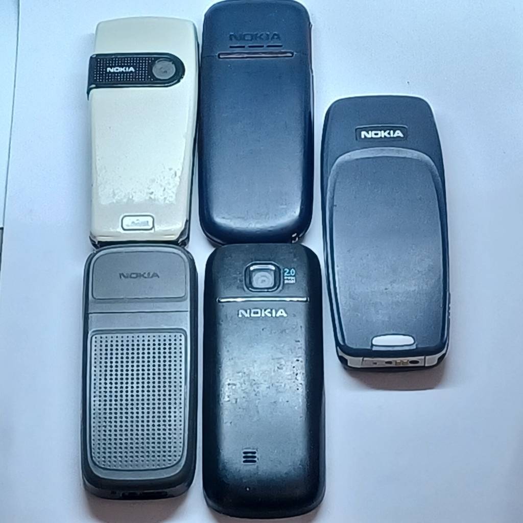 Nokia - Old Nokia cellphone bundle // not tested // read description ...