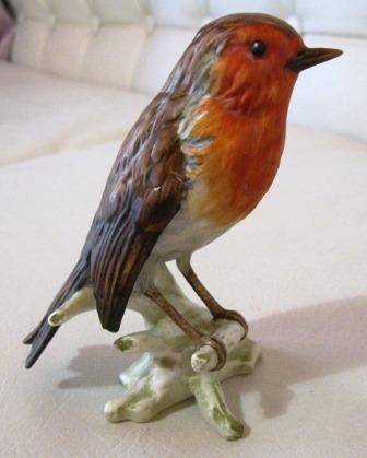 Porcelain & Ceramic - GOEBEL "ROBIN" BIRD FIGURINE IN PERFECT CONDITION ...