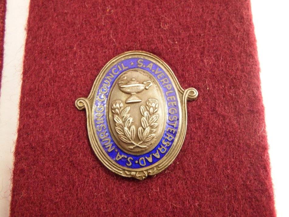 Other Badges & Insignia - Pair of SA Nursing counsel nurse epaulettes ...