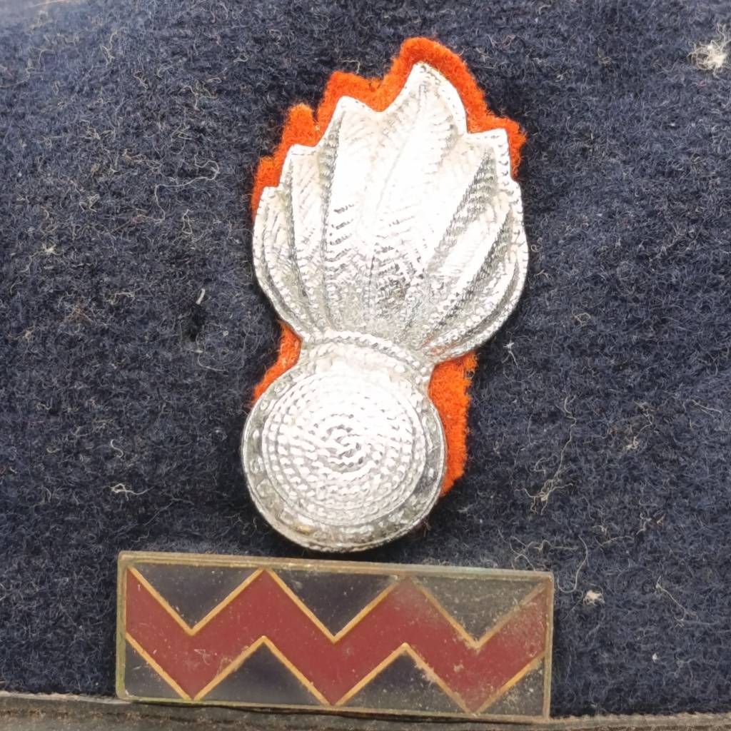 Headgear - SADF Artillery beret with balkie and badge - size 52 was ...