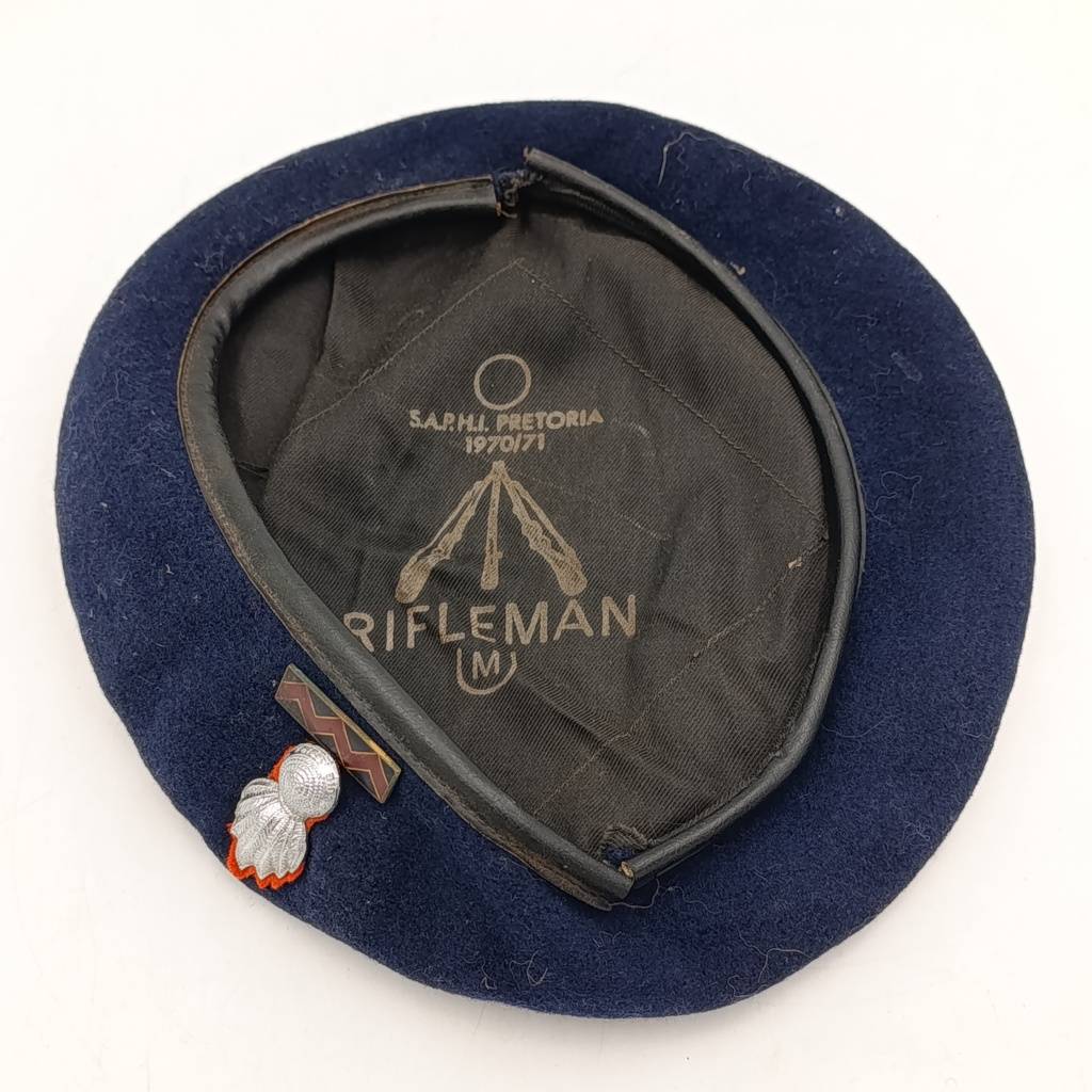 Headgear - SADF Artillery beret with balkie and badge - size 52 was ...