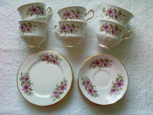 English Porcelain - VINTAGE QUEEN ANNE BONE CHINA 18 PIECE TEA SET ...