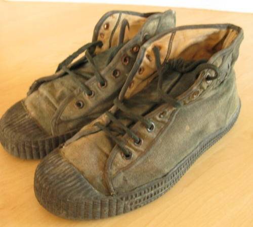 Uniforms - RHODESIA - TAKKIES SHOES AS WORN BY SELOUS SCOUTS, SAS ...