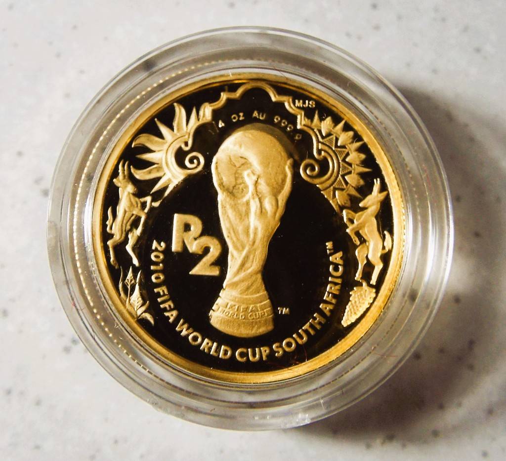 Gold & Bullion Coins - Rare 2010 1/4 oz 24ct gold R2 Fifa coin (solid ...