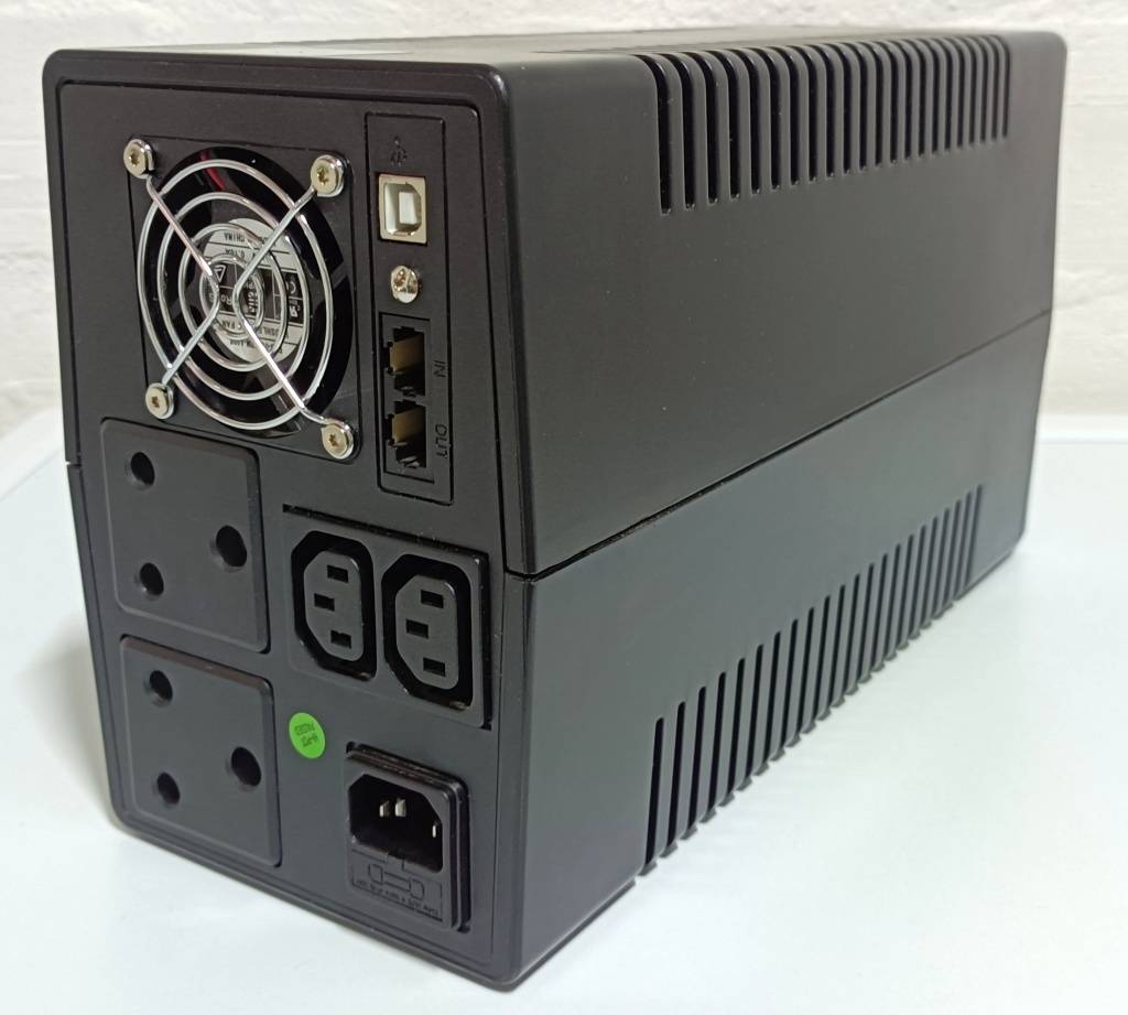 UPS - Mecer 2000VA 1200W UPS with SA plugs was sold for 220.00 on 19 Jul at 14:02 by Rouxenator ...