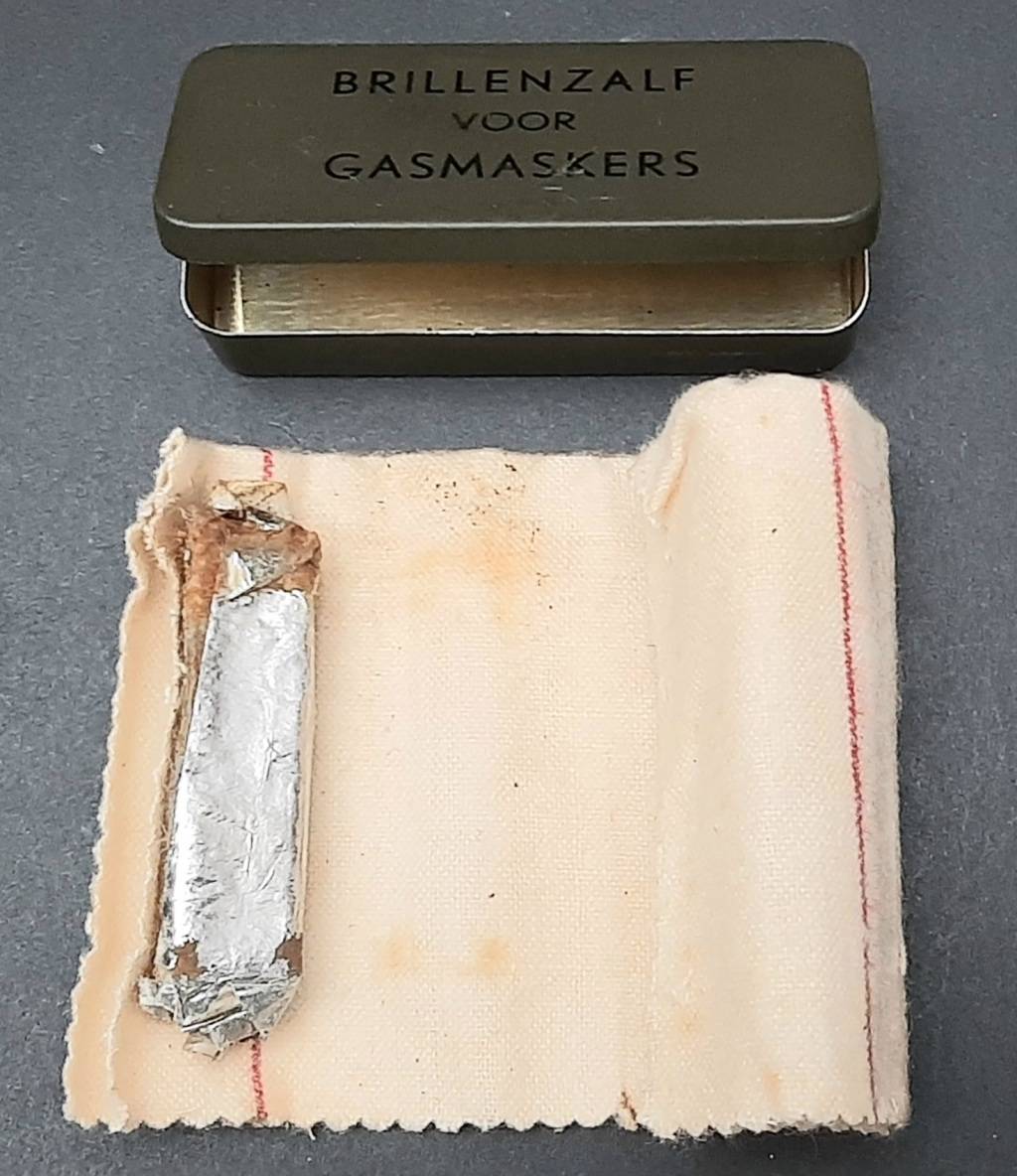 Kit - **1960s Rhodesian Army/ SADF : K62 Gas Mask w/ Webbing Bag ...