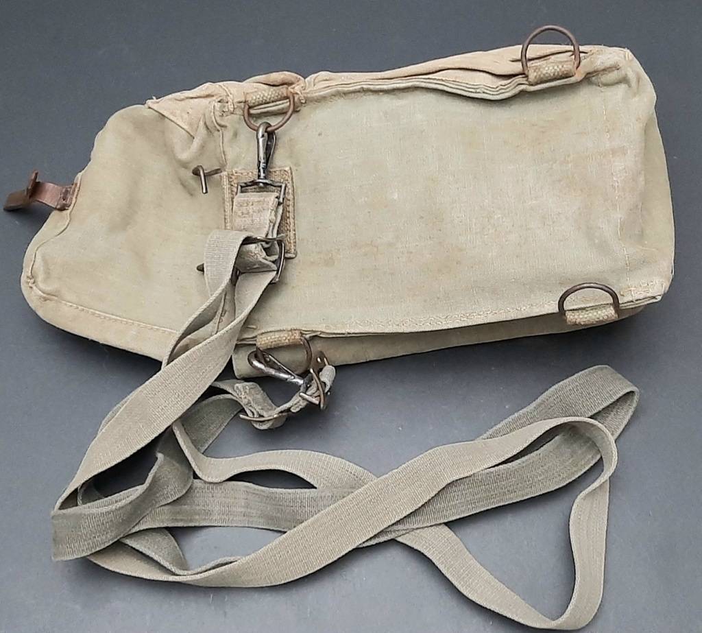 Kit - **1960s Rhodesian Army/ SADF : K62 Gas Mask w/ Webbing Bag ...