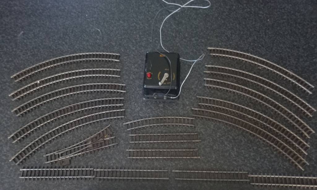 Train Sets - HORNBY TRAIN SET - MADE IN ENGLAND was sold for R504.00 on 24 Apr at 22:00 by ...