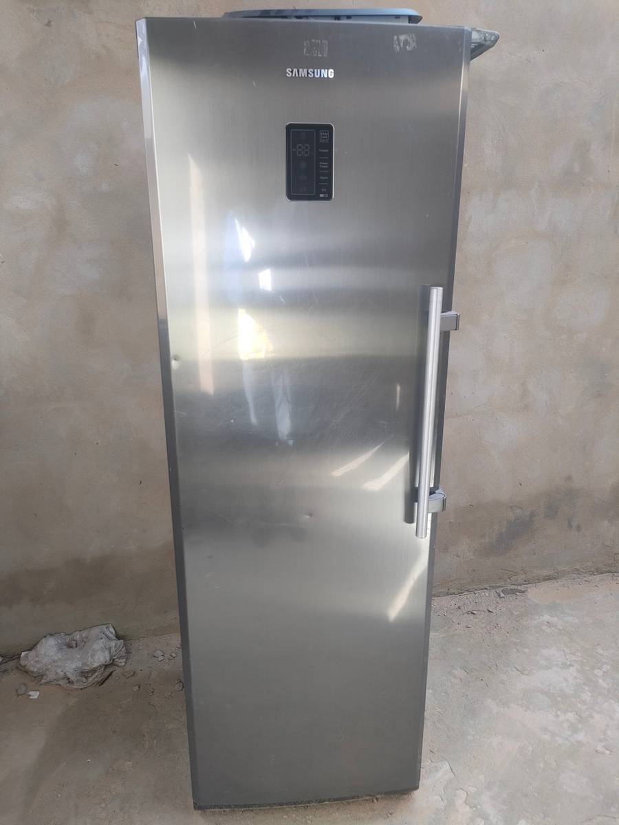 Fridges & Freezers - Very Fancy Samsung RR82WEIS Upright Freezer Fridge ...
